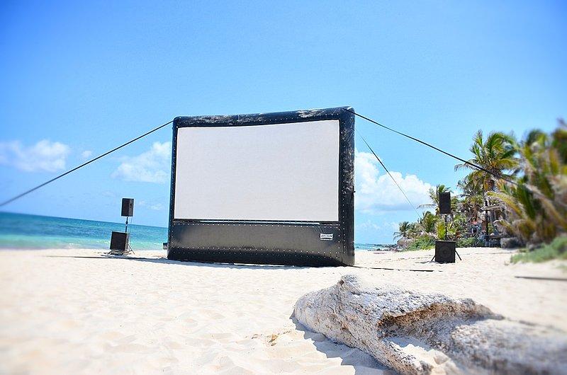 Airscreen Nano is je mobiele drive-in bioscoop - TopGear