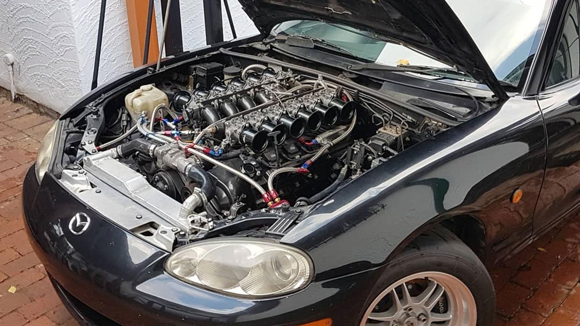 Mazda MX-5 met Toyota Century-V12 - TopGear Nederland