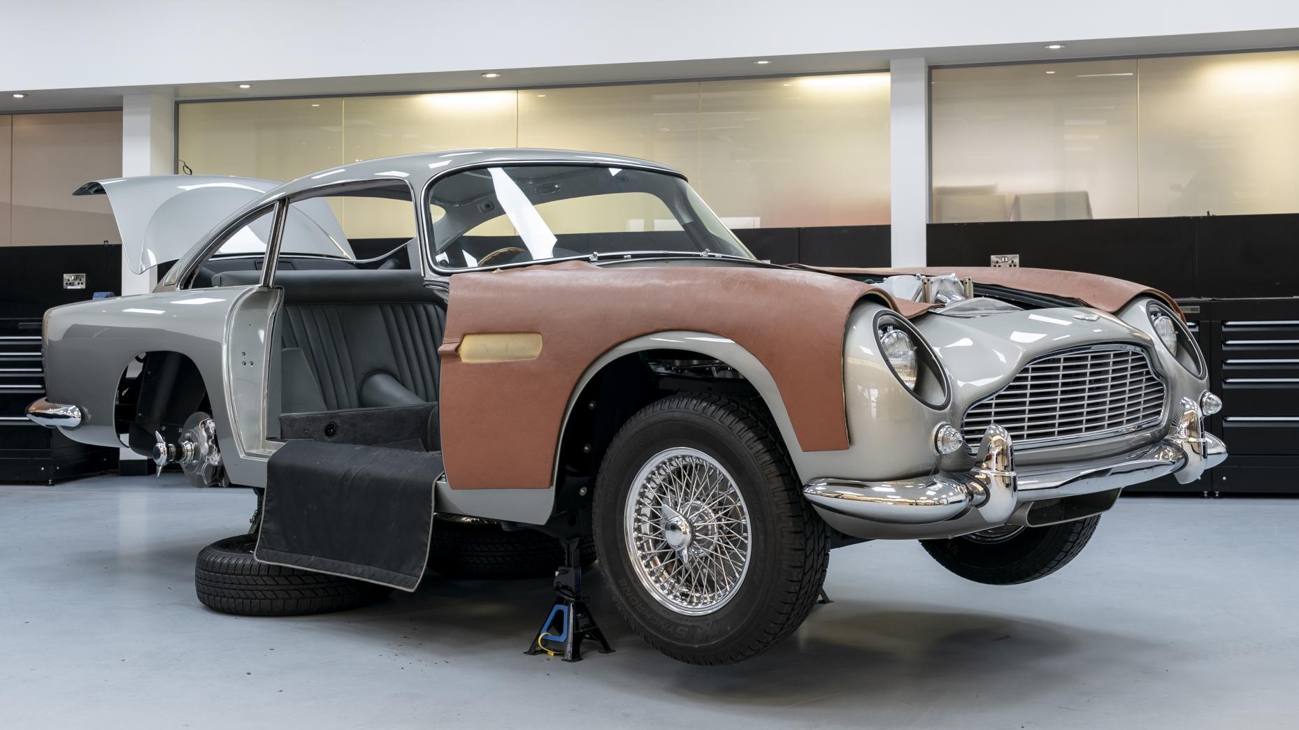 Aston Martin Goldfinger DB5: de gadgets - TopGear Nederland