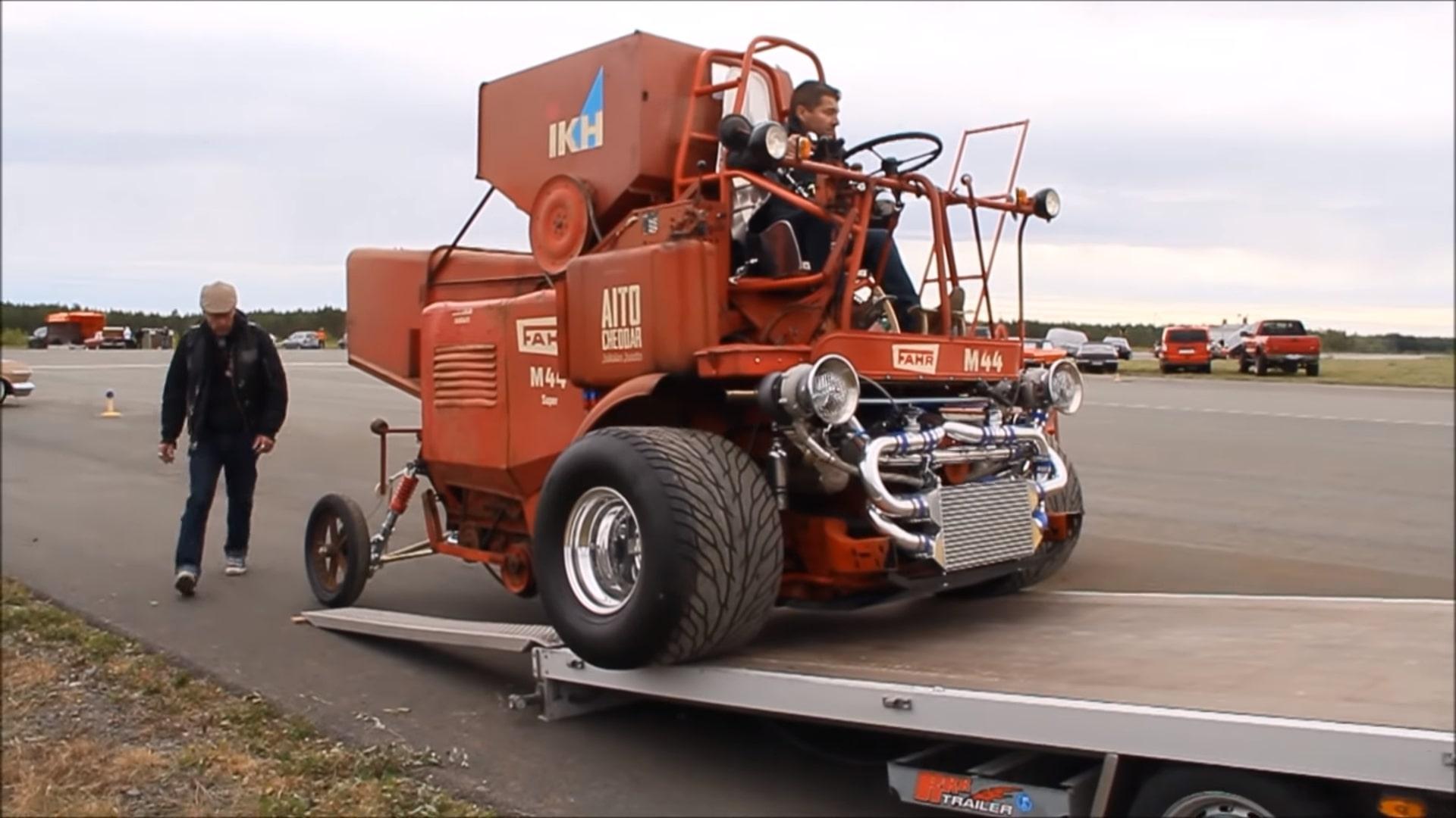 Oogstmachine-dragracer krijgt een Cadillac-V8 - Nederland