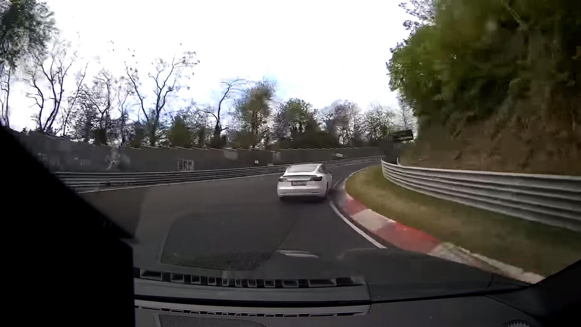 Tesla Model 3 VS BMW M2 op de Nürburgring - TopGear Nederland