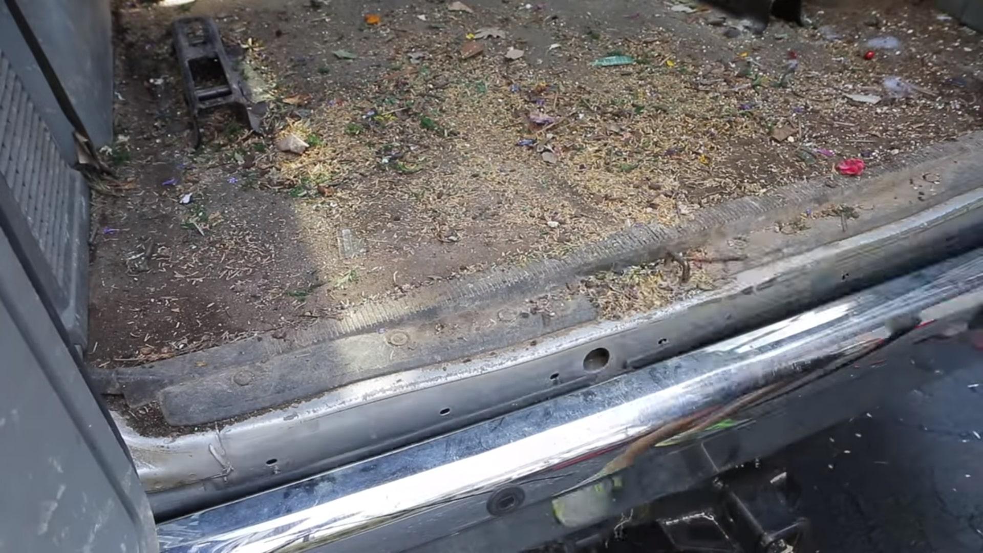 Smerigste auto ooit na 11 jaar schoongemaakt - TopGear