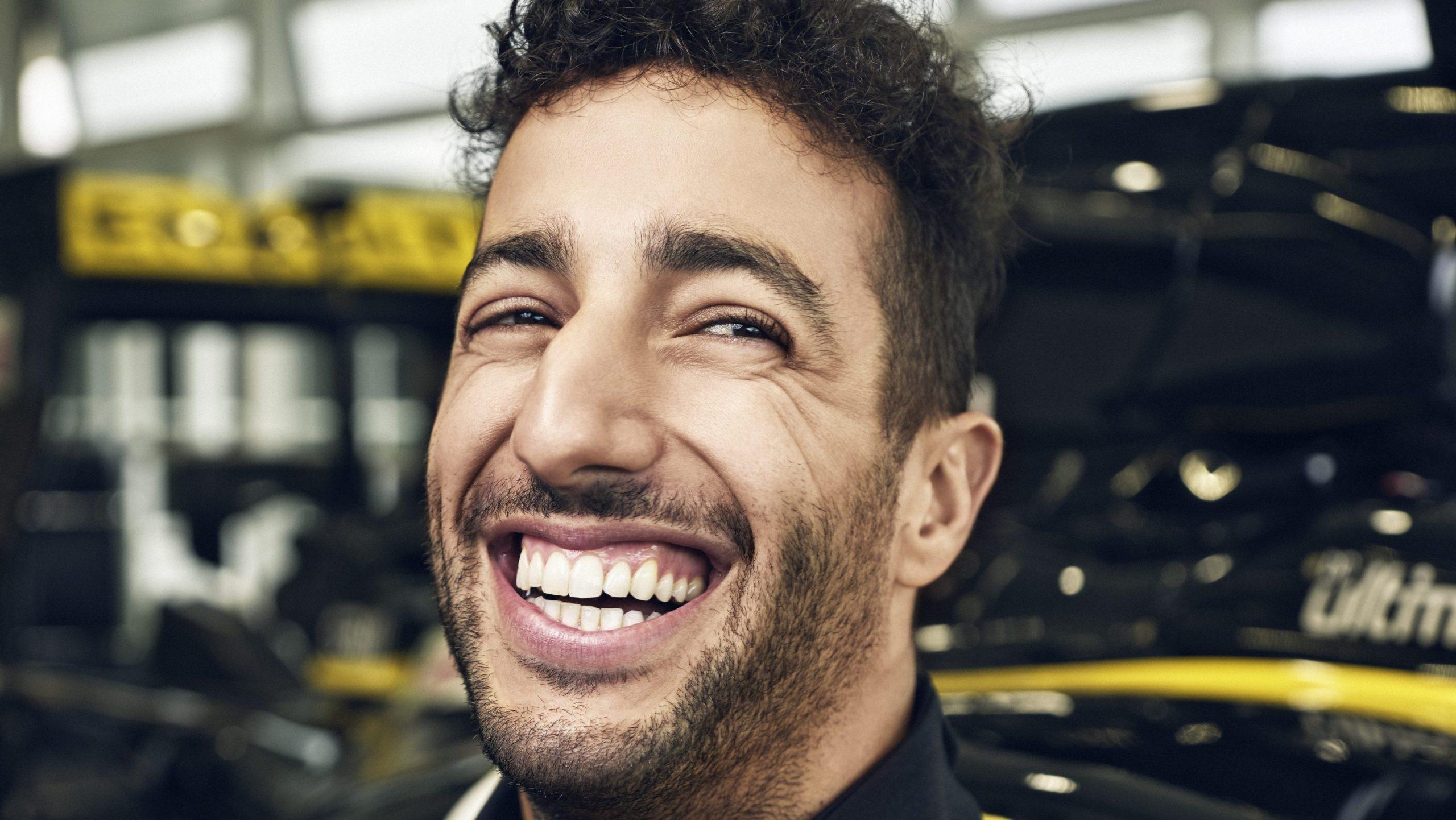 Daniel Ricciardo in een Renault Clio V6 - TopGear Nederland
