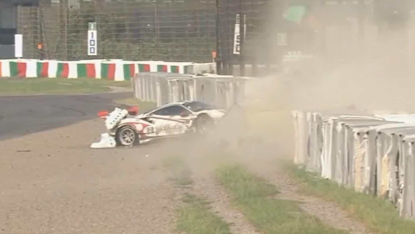 Ferrari 488 GT3 crasht hard, rijdt verder - TopGear Nederland