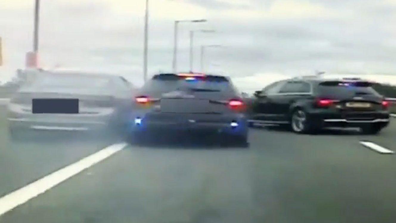 Audi RS 3 en S3 dwingen BMW tot stoppen - TopGear Nederland