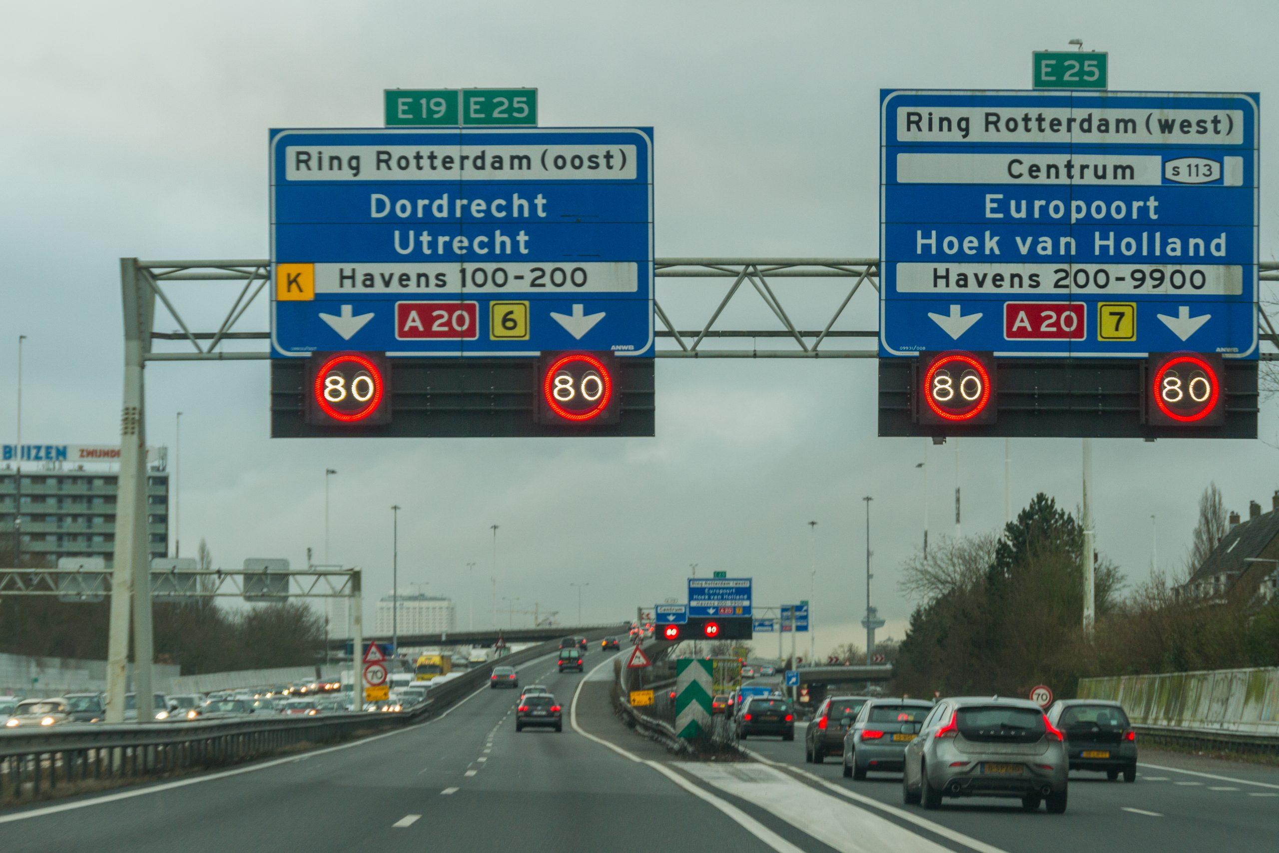 Maximumsnelheid moet standaard op matrixborden - TopGear