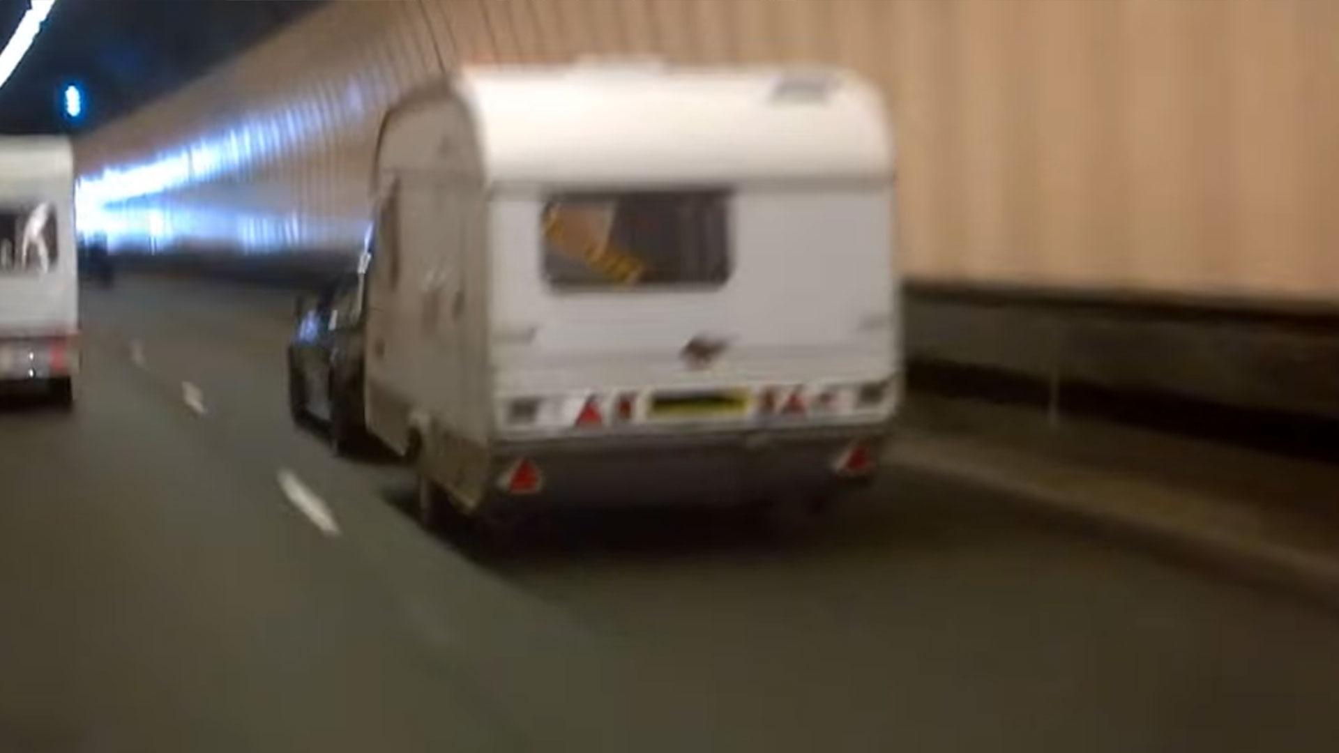 Audi RS 6 met caravan doet tunnelrun - TopGear