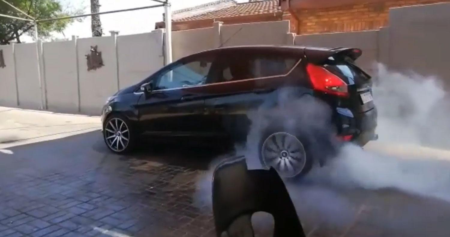 Ford Fiesta met V8-swap, kan ook - TopGear Nederland