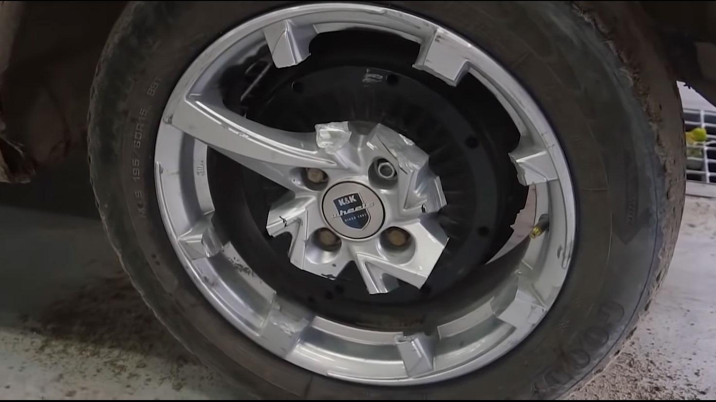 Velg met gebroken spaken: hoe ver kun je rijden? - TopGear
