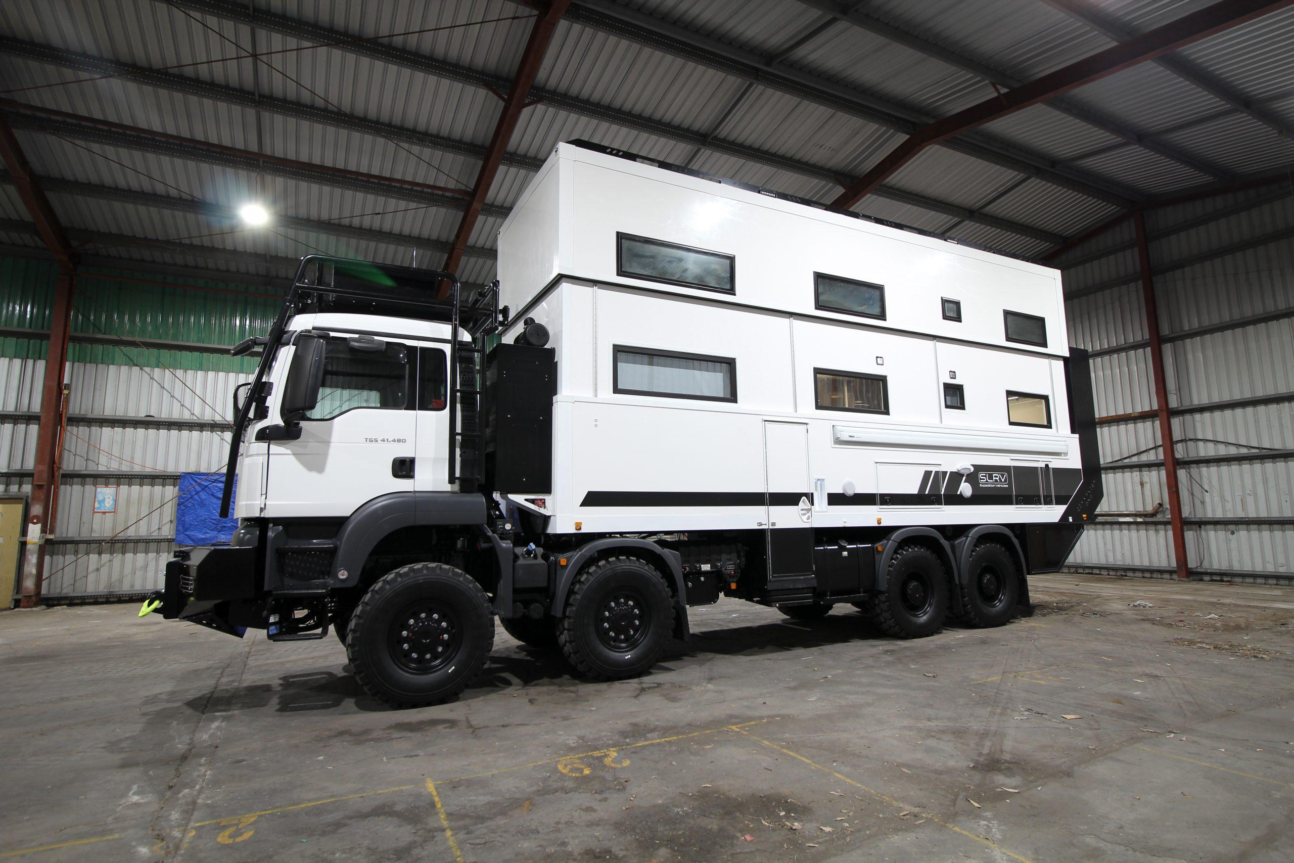 SLRV Commander is een camper met twee verdiepingen - TopGear