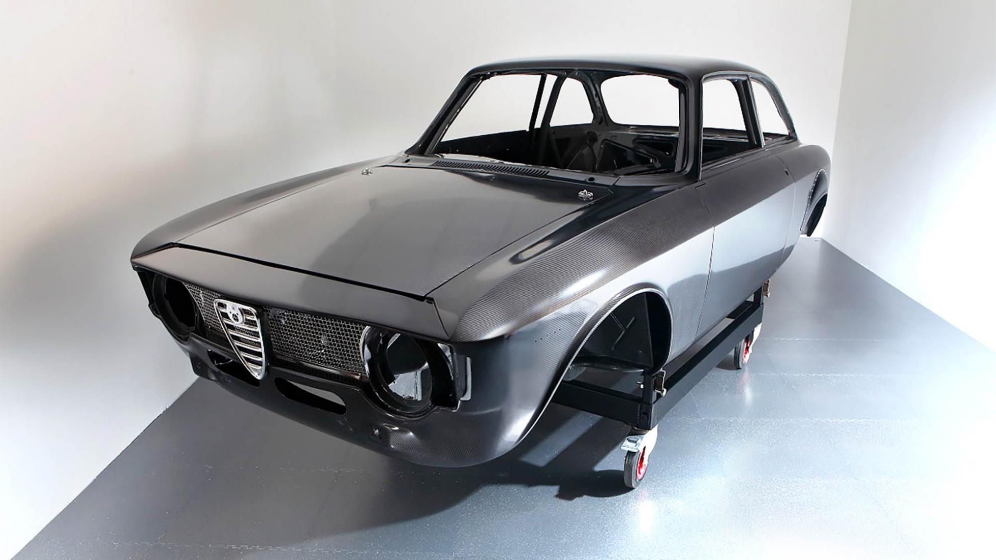 Alfaholics GTA-R 300 is van koolstofvezel - TopGear Nederland