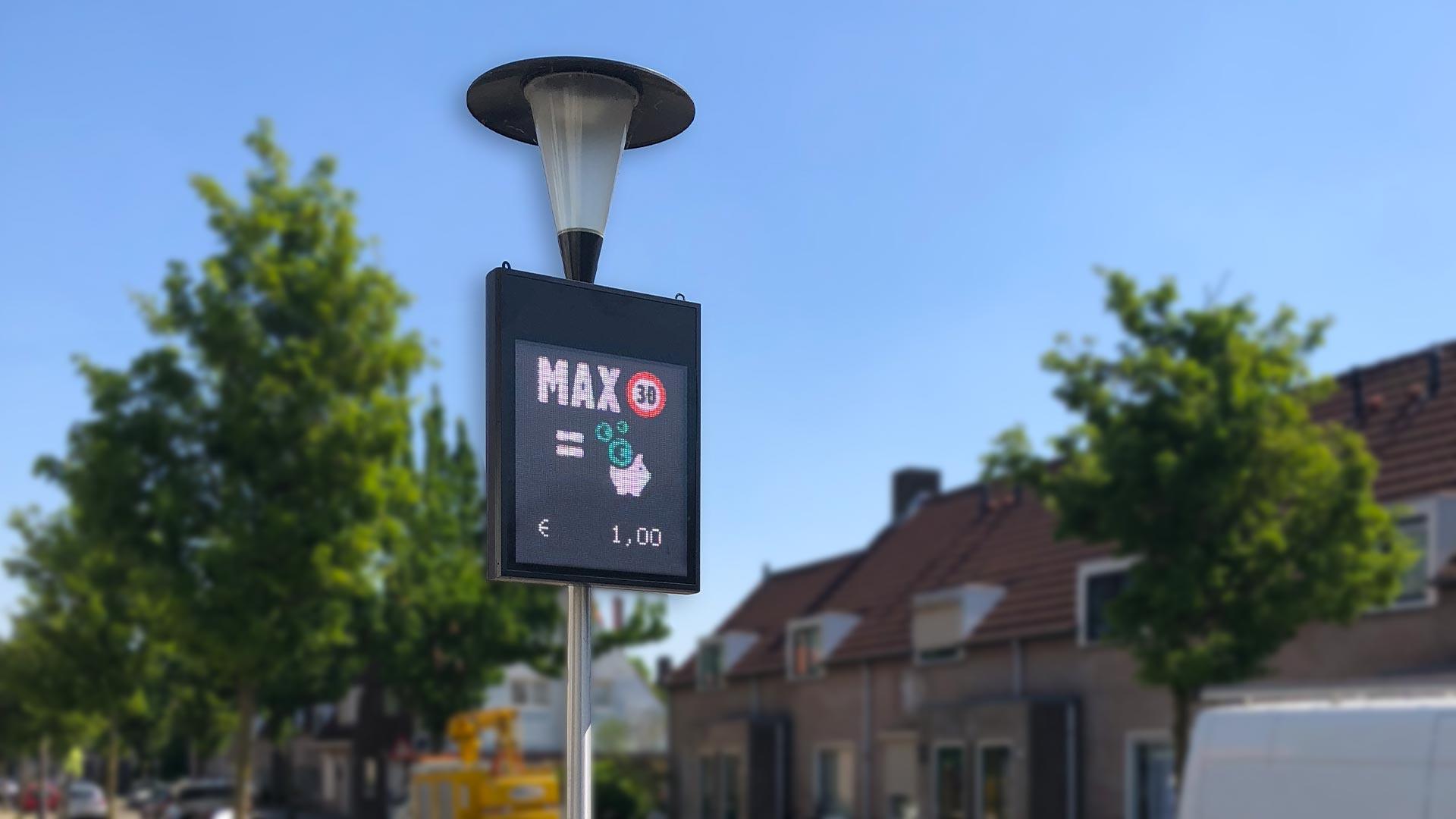 Omgekeerde flitspaal beloont goed rijgedrag - TopGear Nederland
