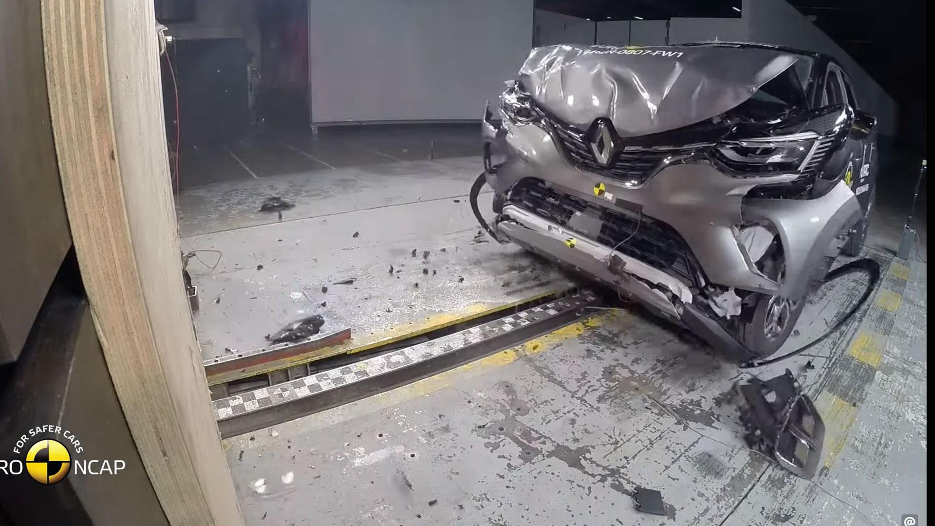 Crashtest Captur en Defender is onbedoeld komisch - TopGear Nederland