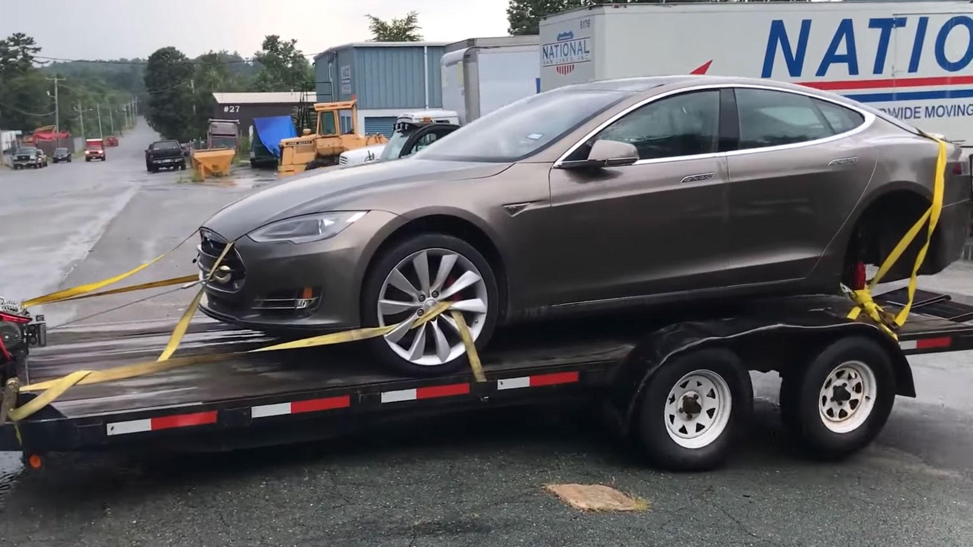 Tesla Model S met V8-motor is in de maak - TopGear Nederland