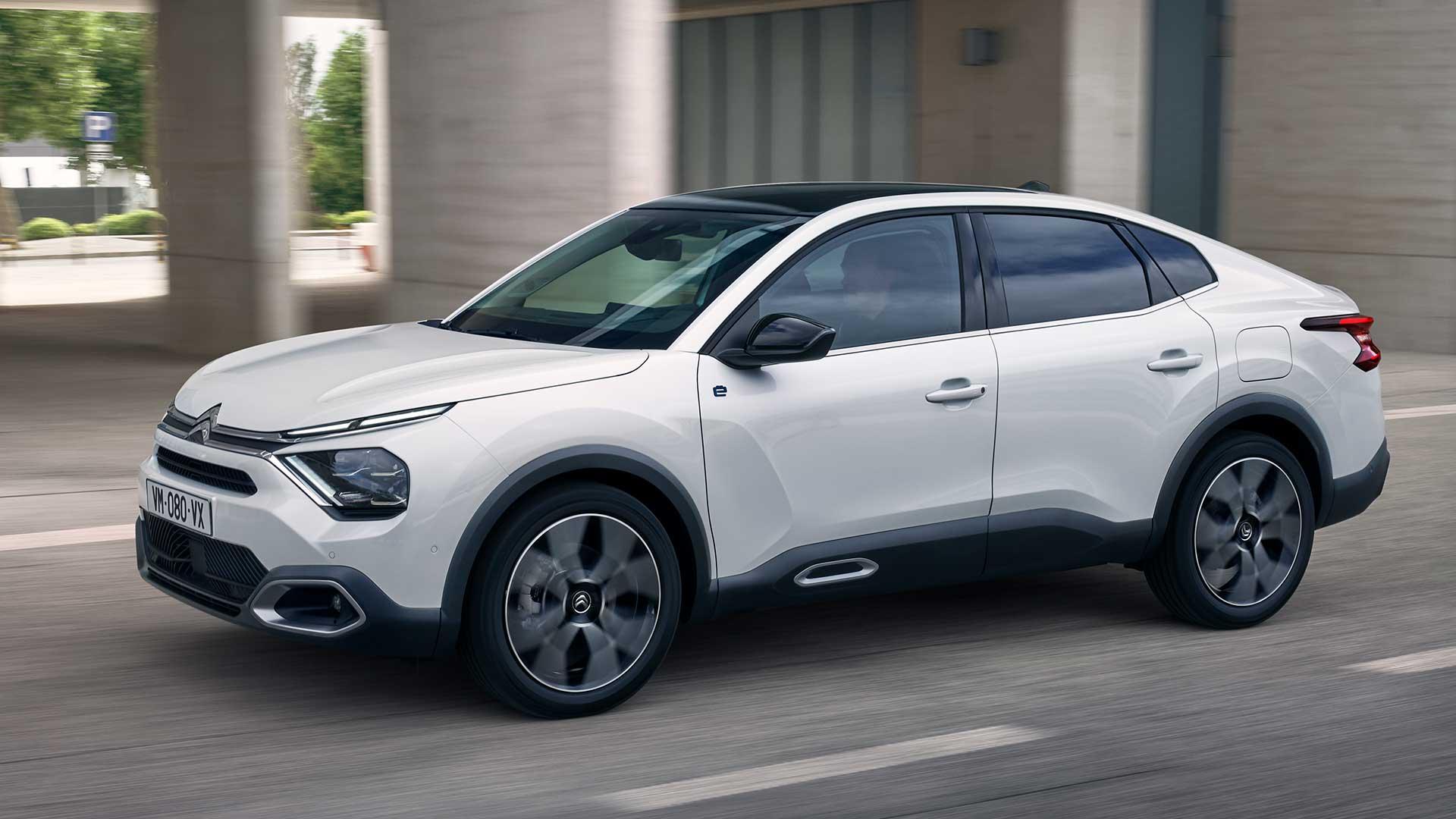 De Citroen C4 X is niet helemaal een tweeling van de Peugeot 408