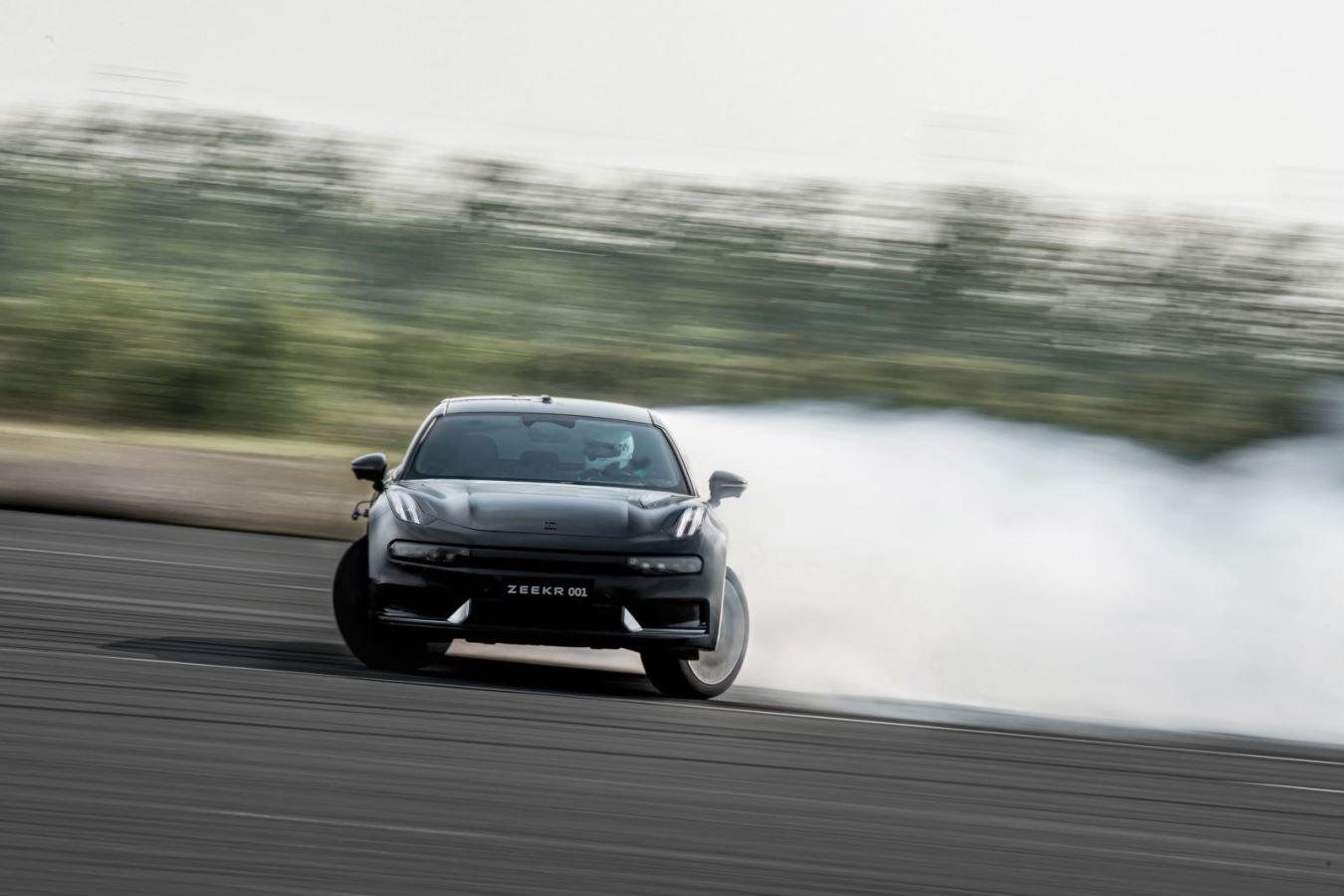 Zeekr, zustermerk van Volvo, zet wereldrecord voor snelste EV-drift
