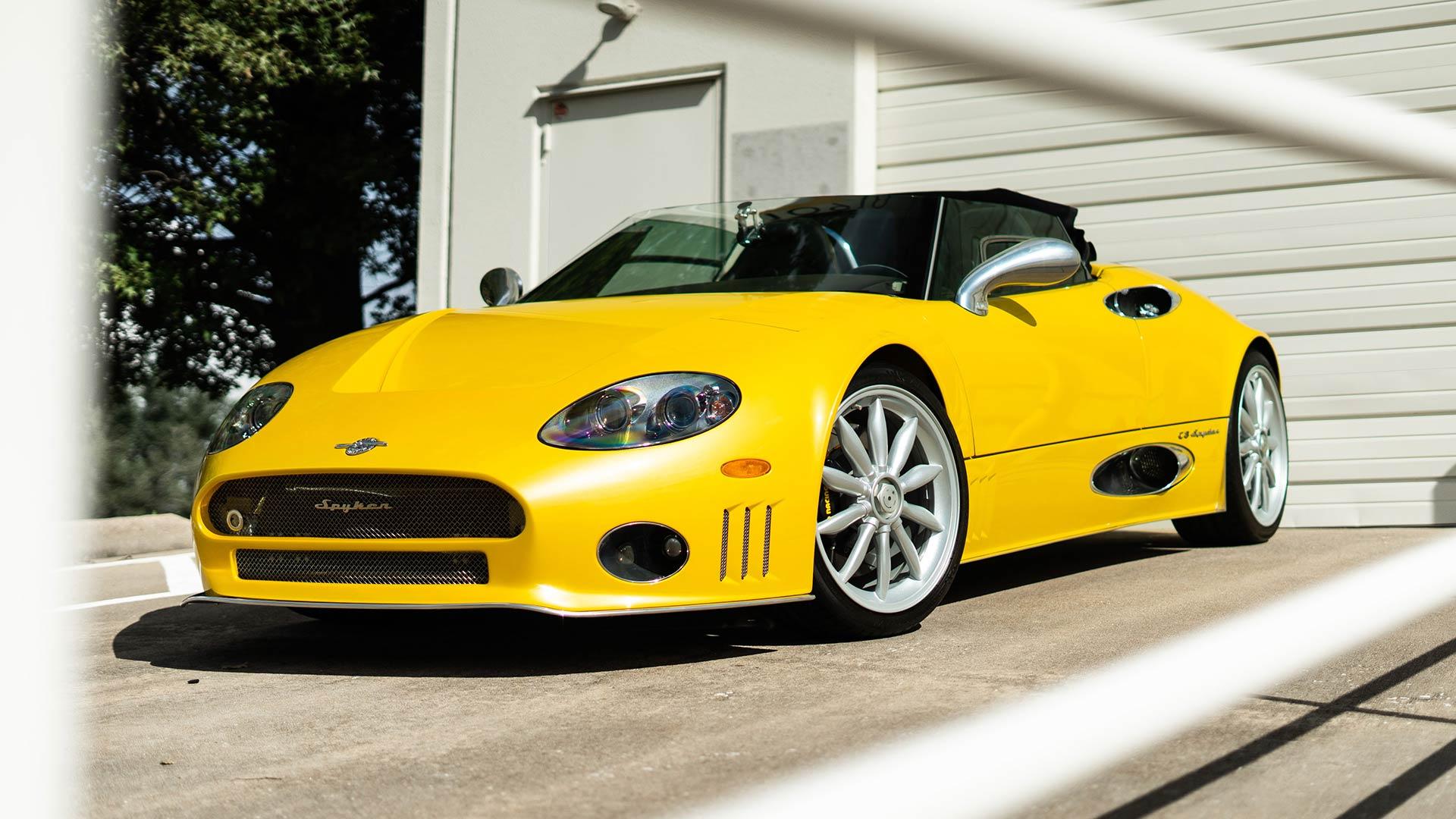 Deze extra zeldzame gele Spyker C8 Spyder kan van jou zijn