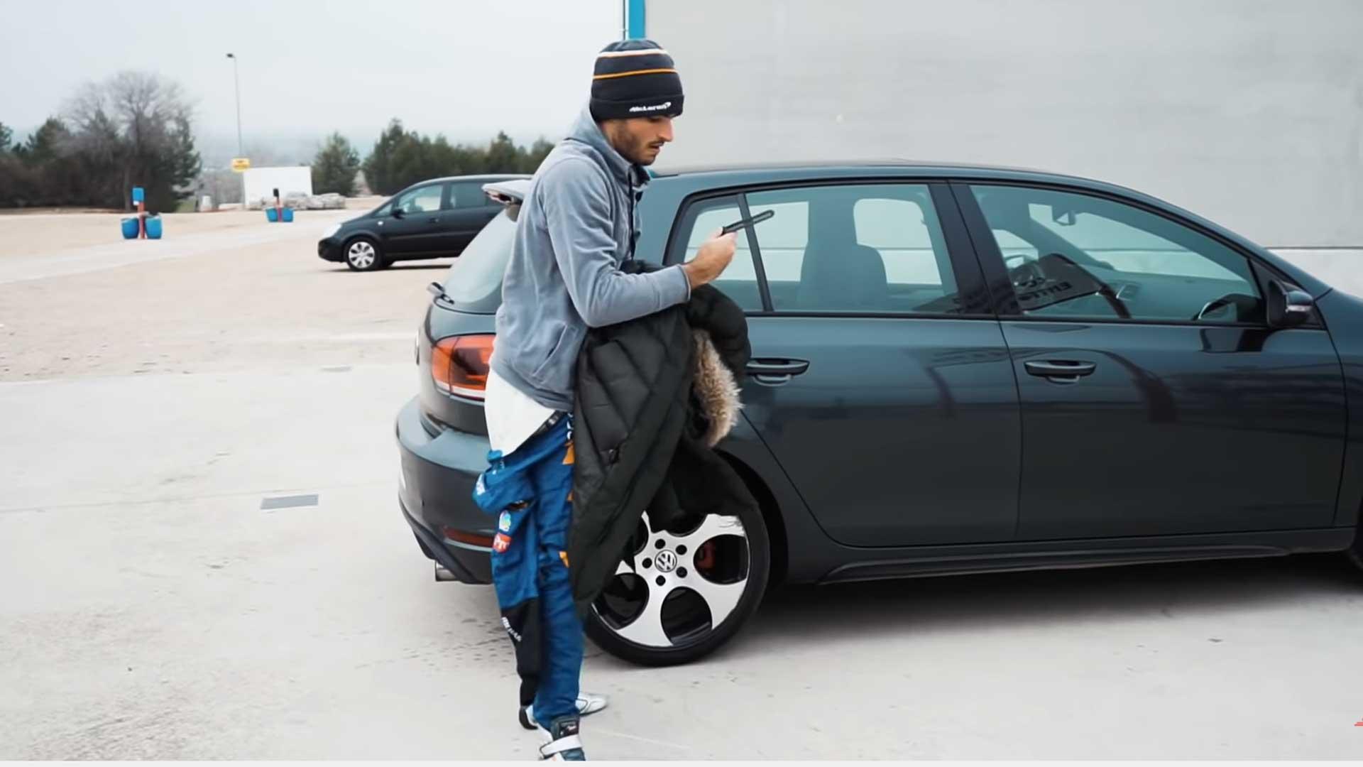 Carlos Sainz vervangt Golf GTI door een Ferrari 812 Competizione