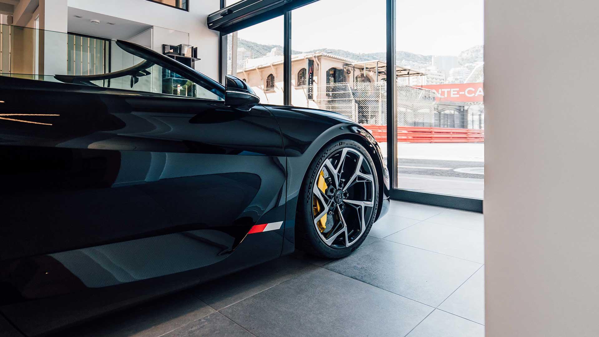 Bugatti opent showroom aan het F1-circuit van Monaco - TopGear