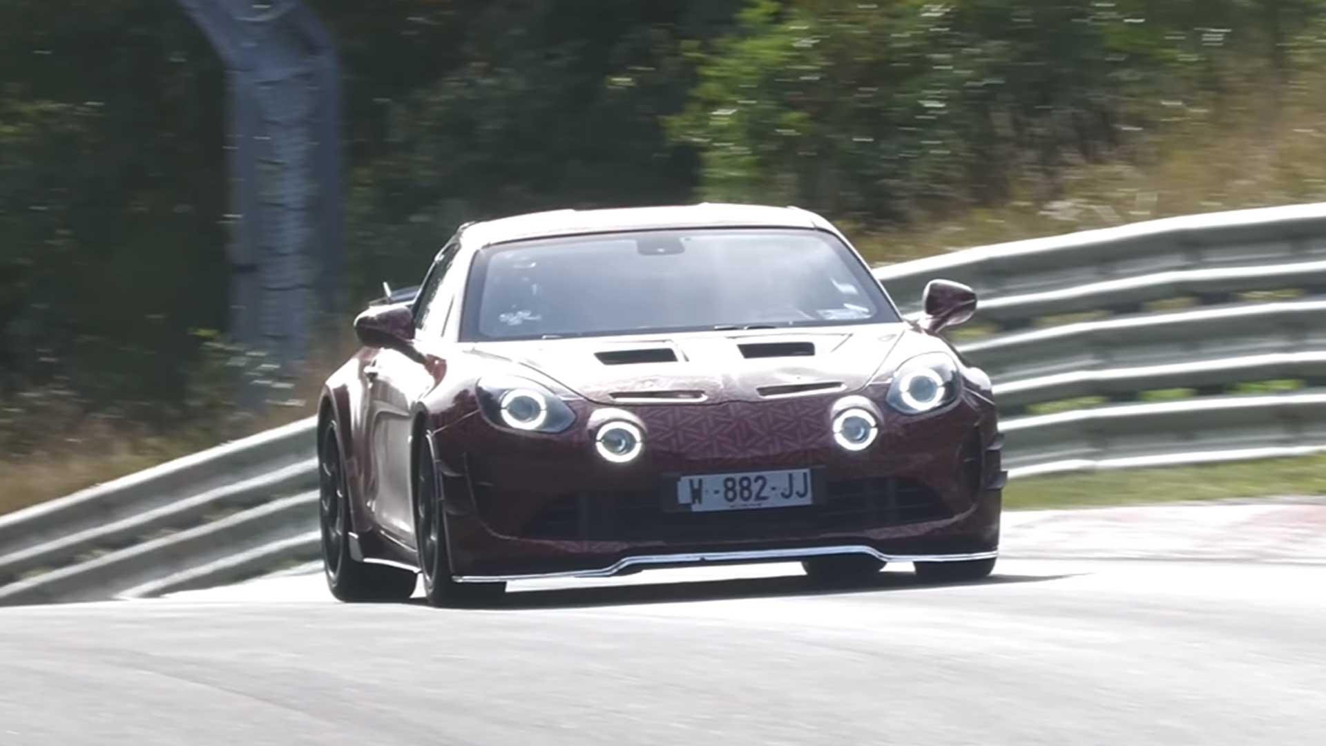 F1-coureur Ocon test prototype van Alpine A110 op de Nürburgring - TopGear