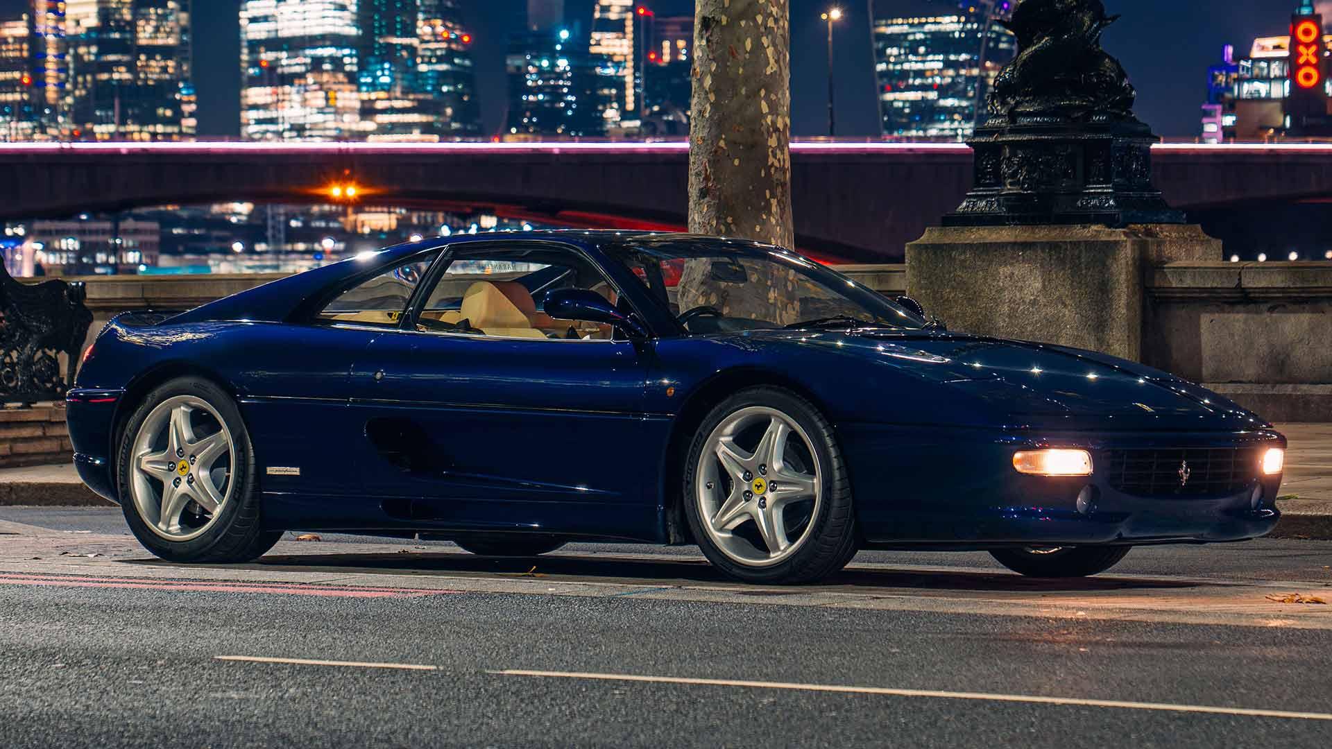 Rij jij met de Ferrari F355 van Chris Rae naar huis met Kerstmis? - TopGear