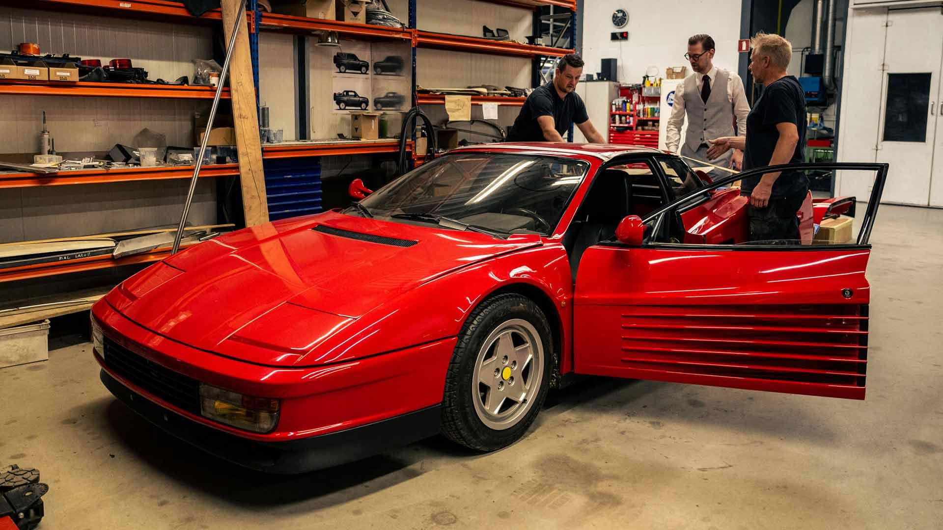 Nederlander werkt aan Ferrari Testarossa met targadak - TopGear