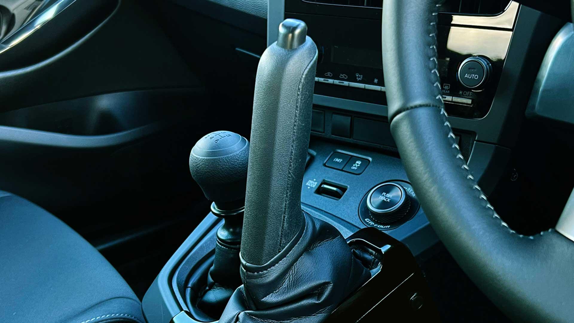 Waarom de handrem van de Toyota GR Yaris 'blij is om je te zien'