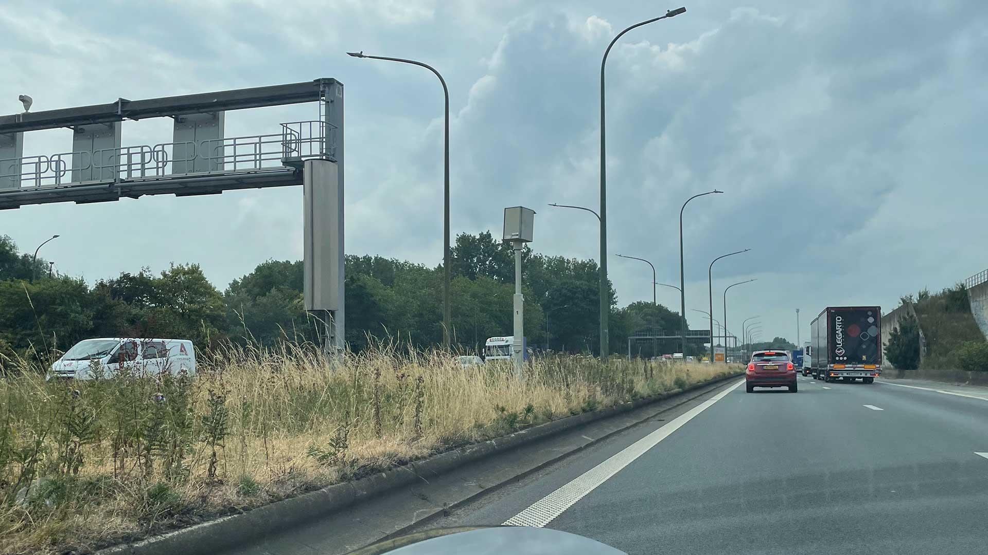 Flitspalen richting Zeeland slaan op hol en fotograferen elke auto