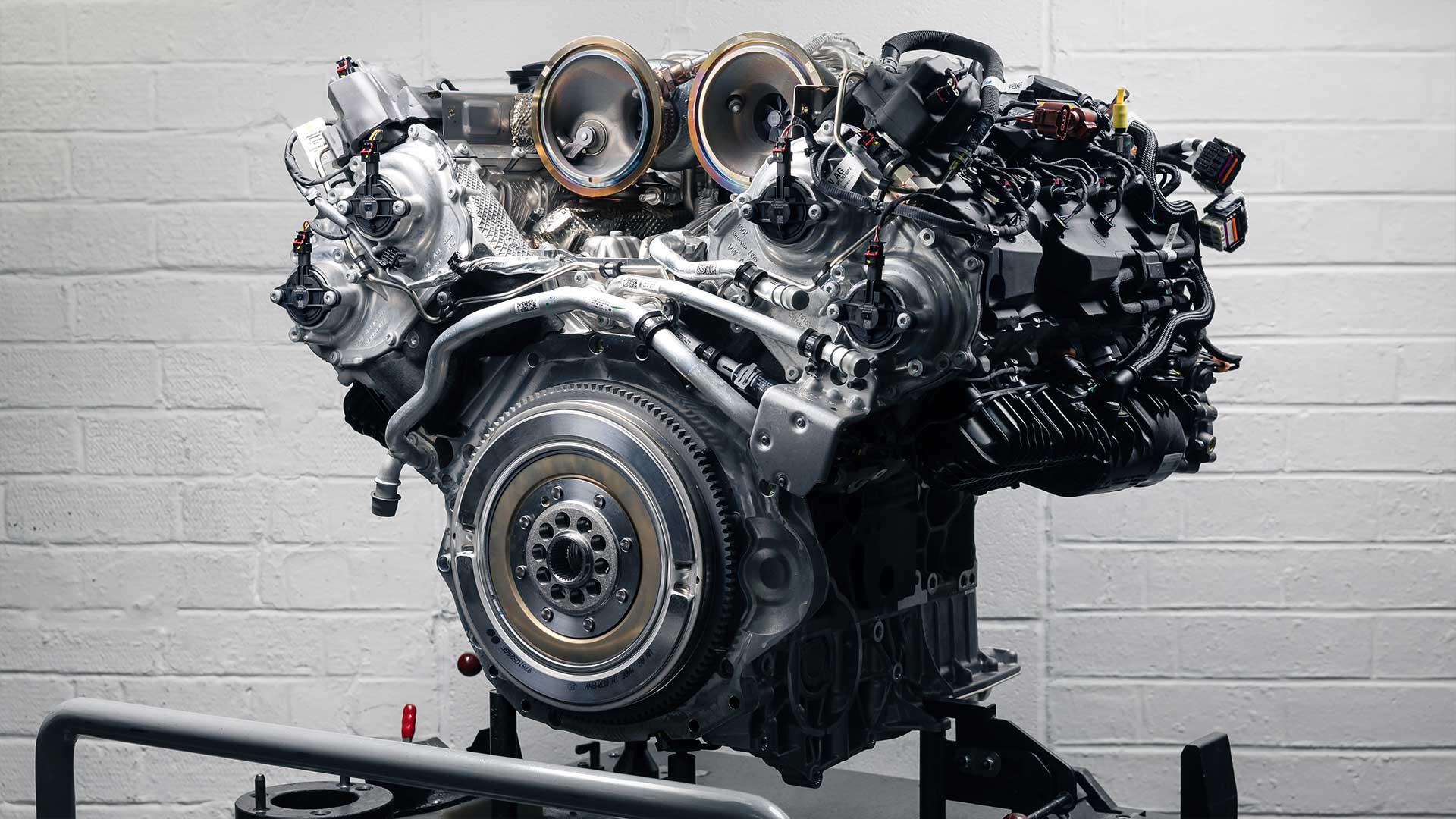 Bentley vervangt de W12-motor met een sterkere hybride V8 - TopGear