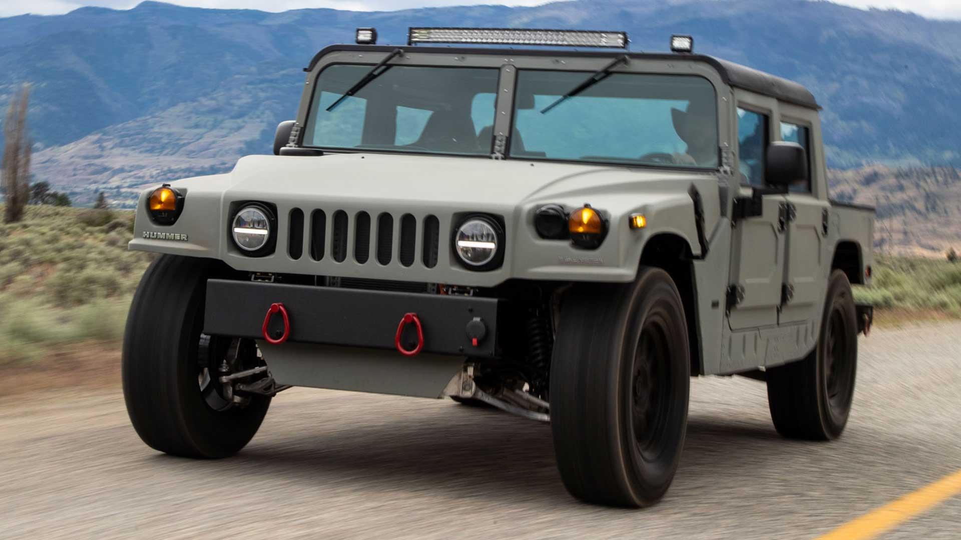 Deze elektrische Cyber Hummer is sneller dan een McLaren Senna - TopGear