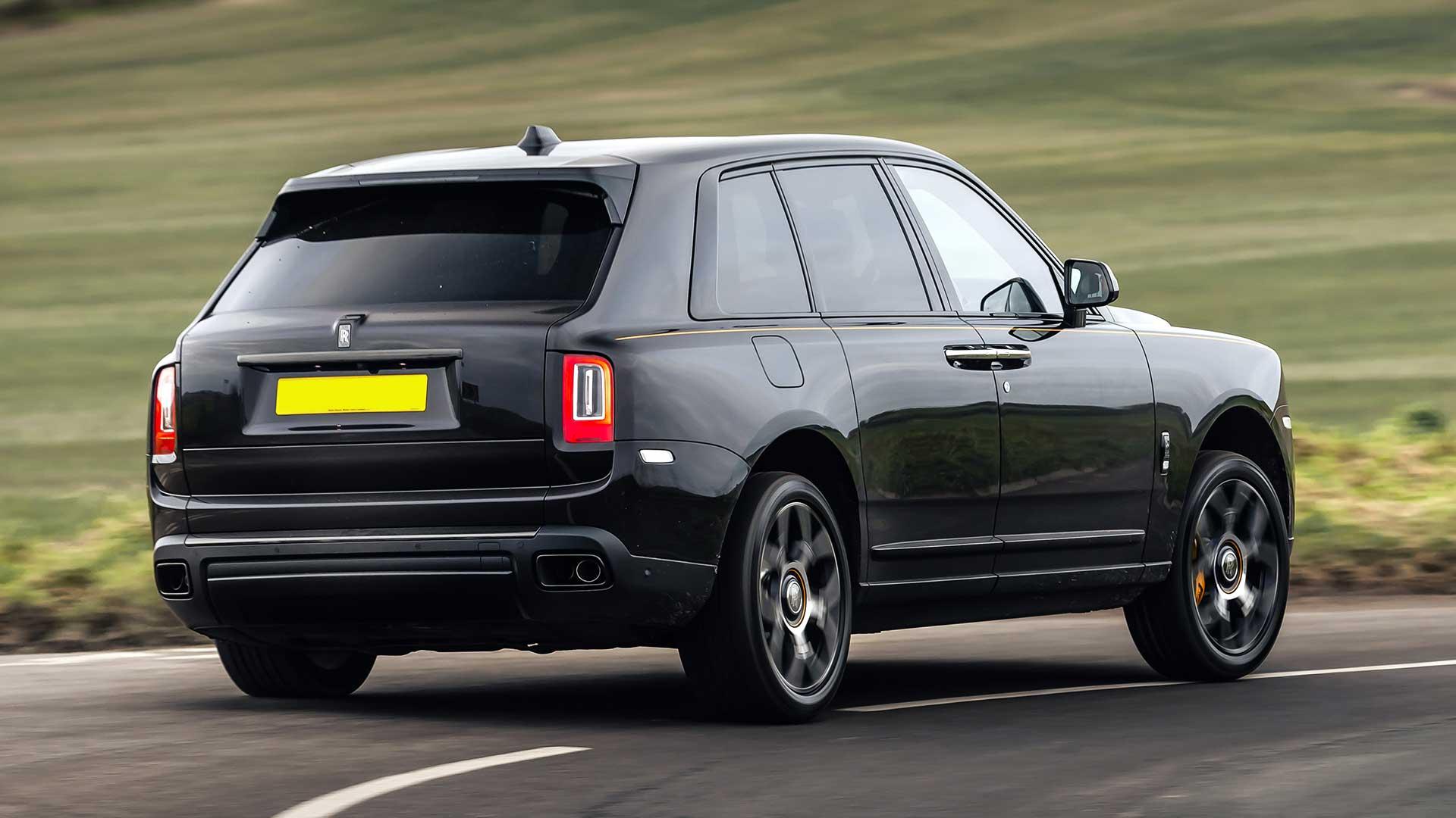 Hacker laat gratis Maybach GLS en Rolls-Royce Cullinan bezorgen - TopGear