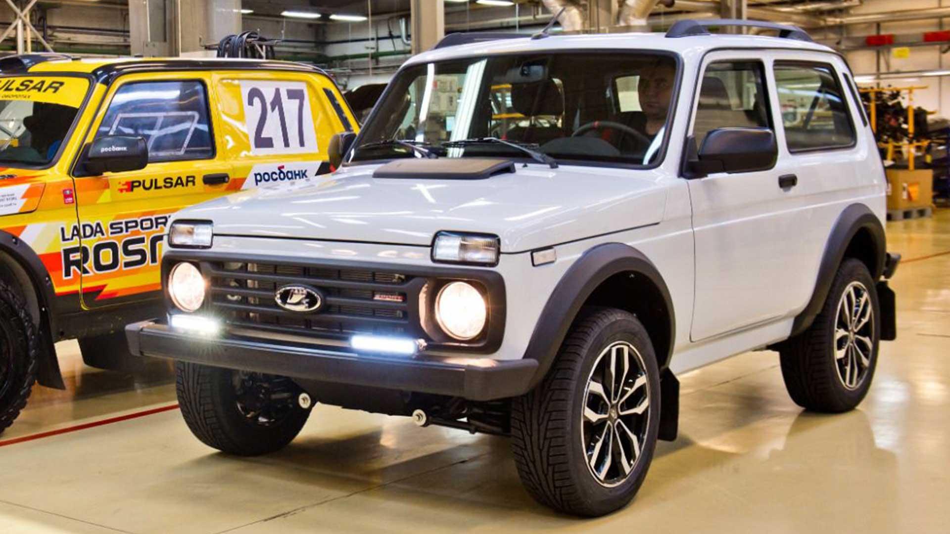 De Lada Niva is nog altijd nieuw te koop en er is nu een sportversie