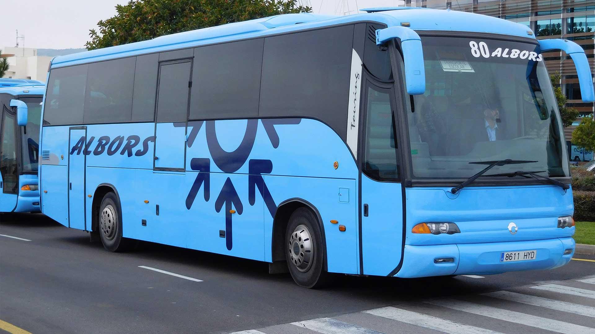 De Noge Touring bus heeft BMW-koplampen van de E36 en E46