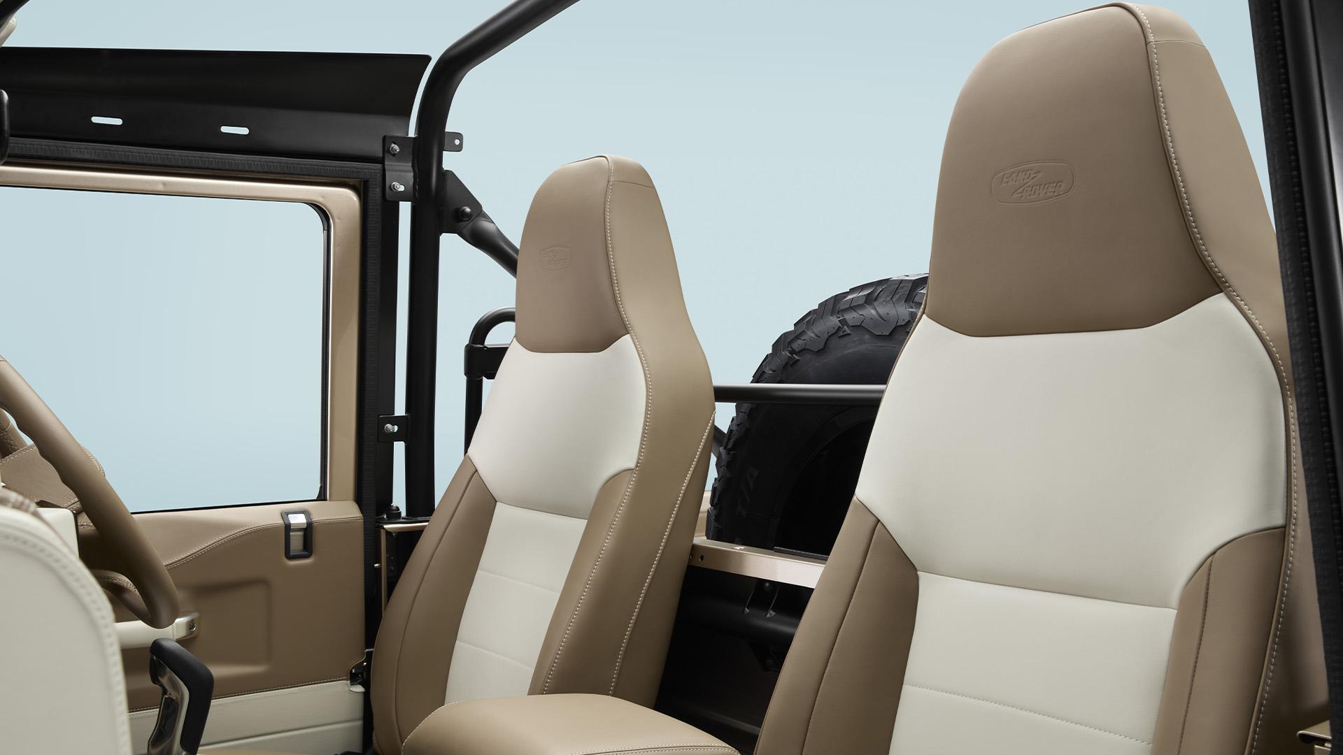 Defender Cabrio met V8 kost enorm veel geld, maar is het waard - TopGear