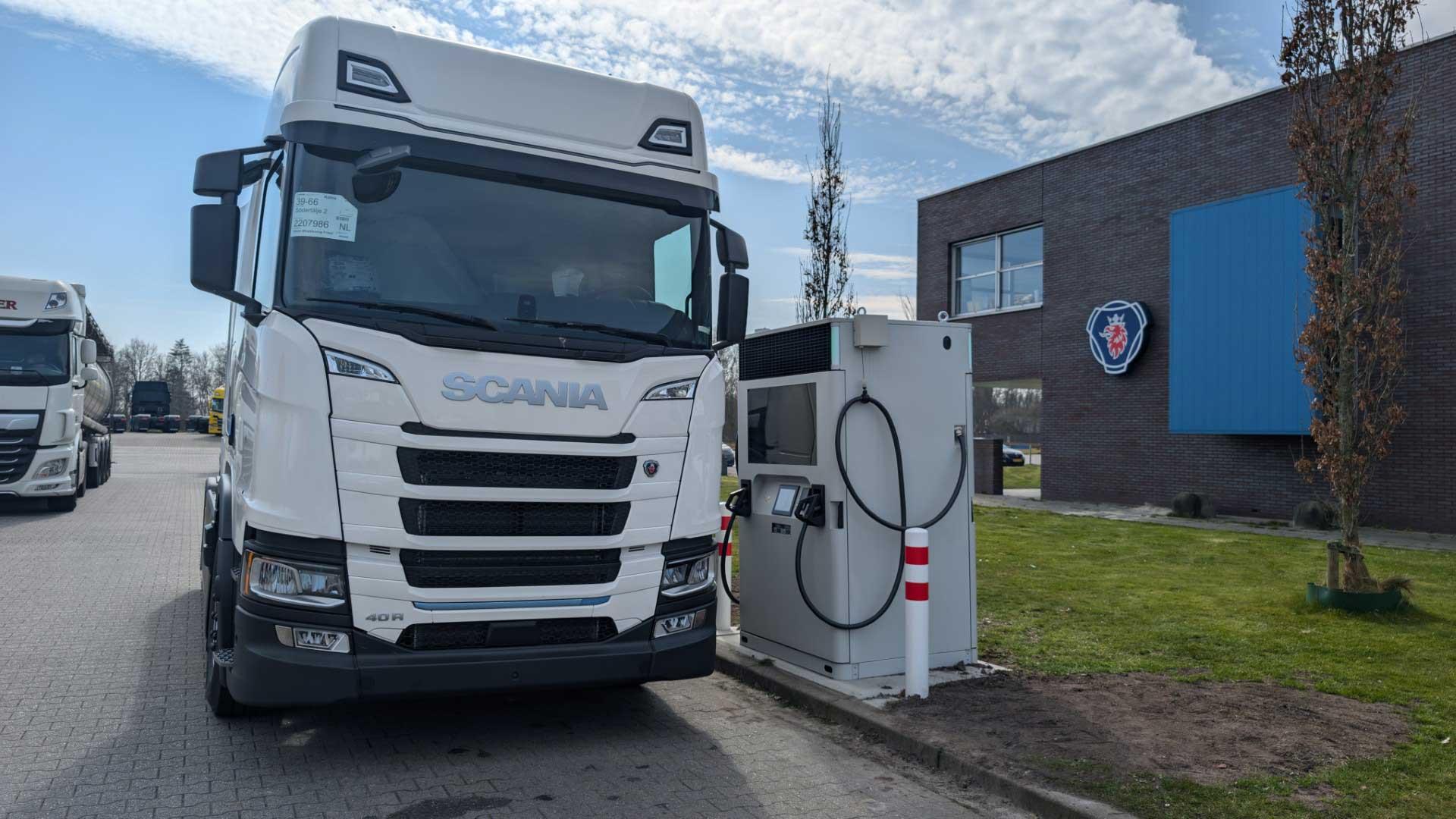 Zo kunnen vrachtwagens snelladen zonder stroomnet te belasten