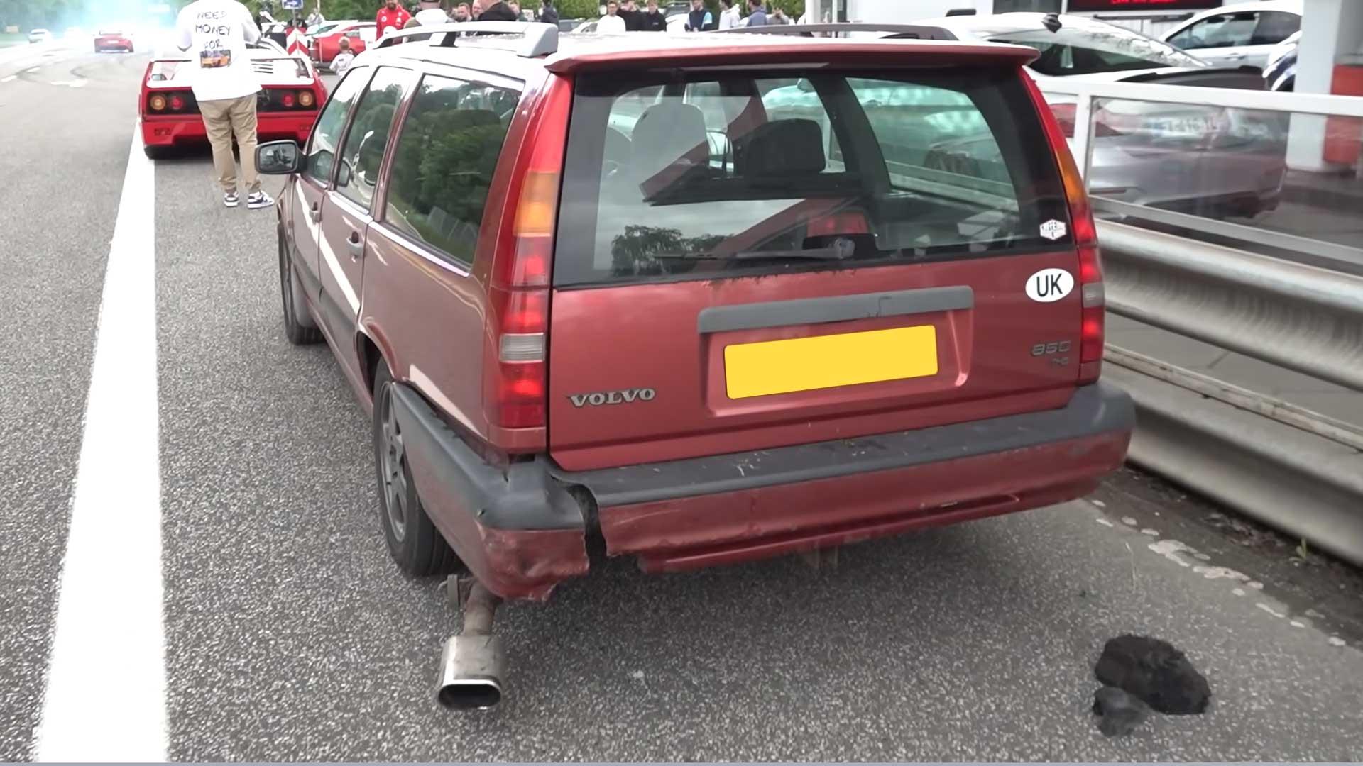 Oude Volvo 850 crasht tegen Ferrari F40 op Nürburgring