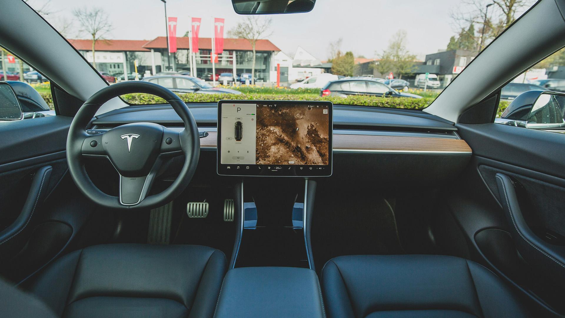 Tesla Low Power Mode: ideaal tegen lege accu's - TopGear