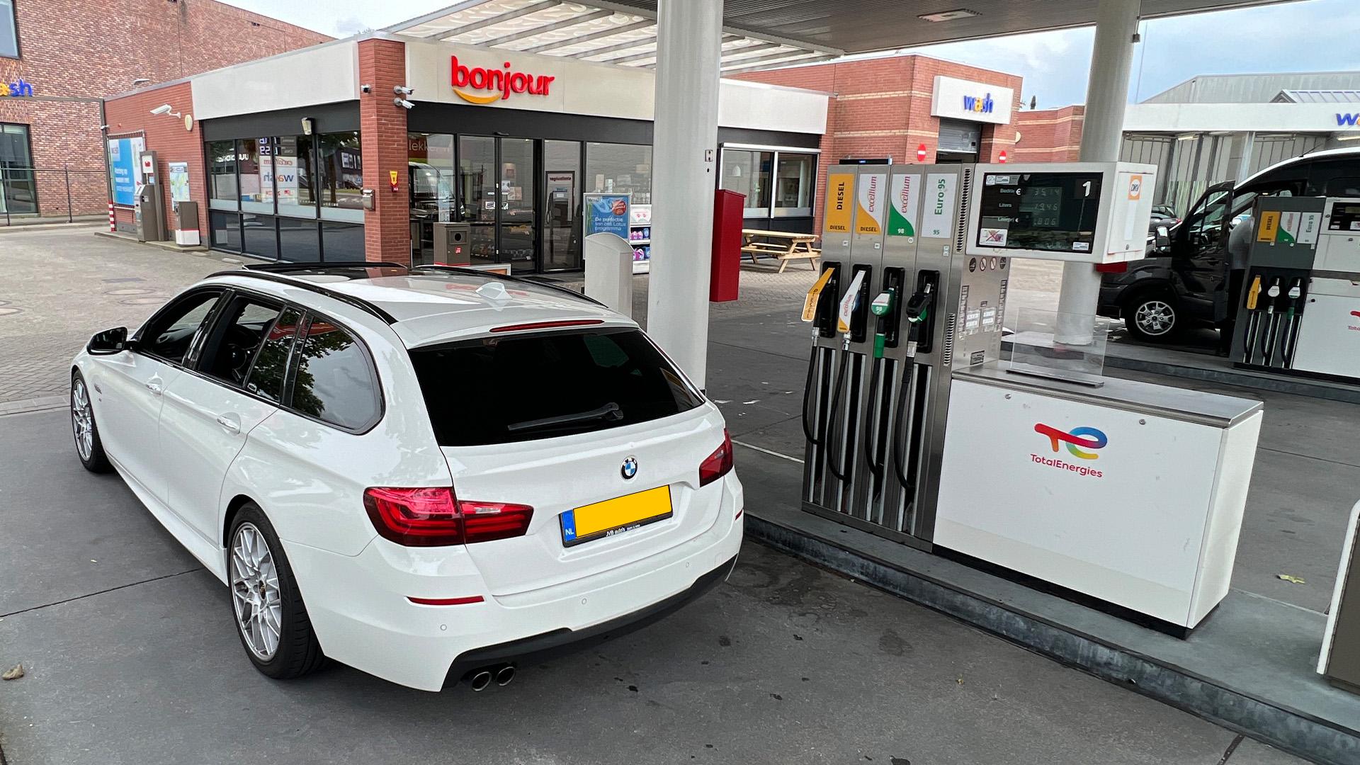 Total bevriest brandstofprijzen voor benzine en diesel in Frankrijk ...