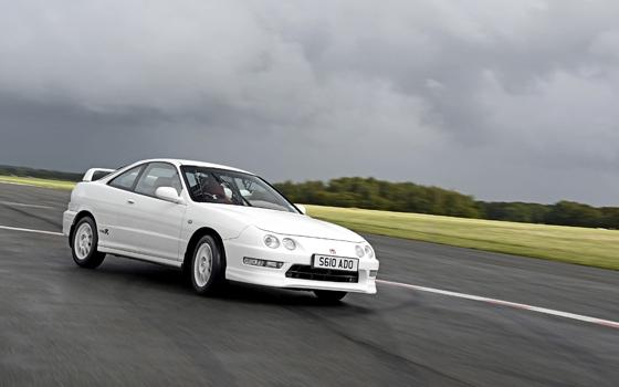 Richard in de Honda Integra Type R - TopGear
