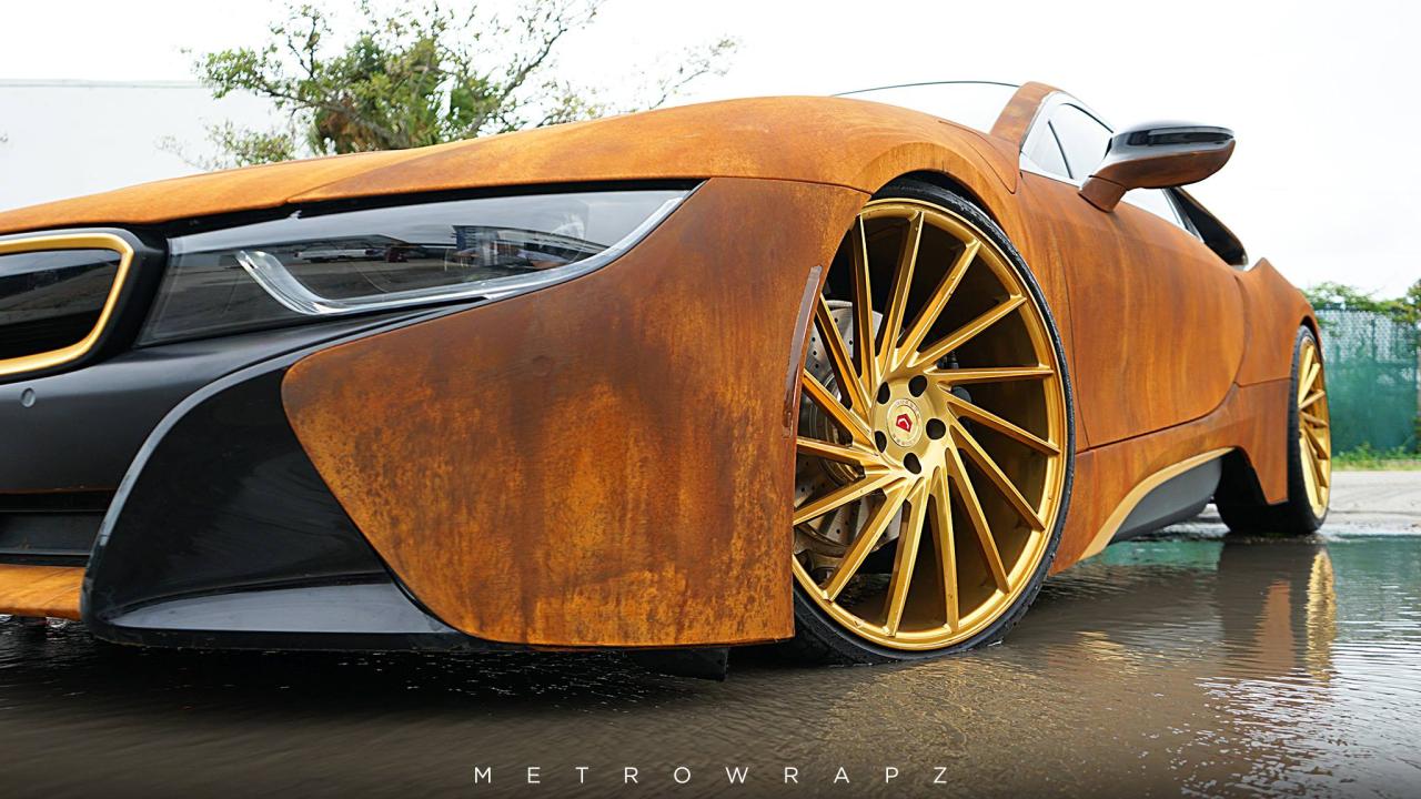 Deze BMW i8 met roest is met opzet zo gemaakt door Austin Mahone
