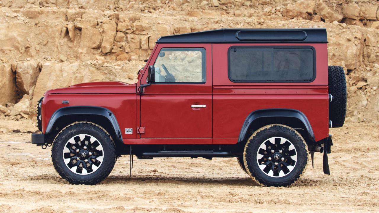 Land Rover Defender Works V8 met 405 pk - TopGear