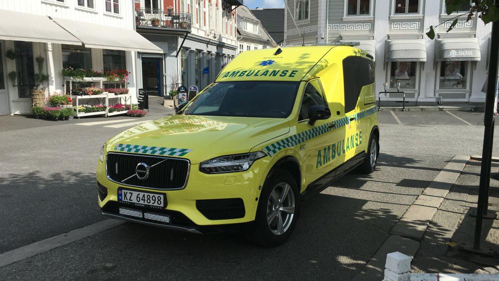 Eerste Volvo XC90 ambulance in dienst genomen in Nederland - TopGear