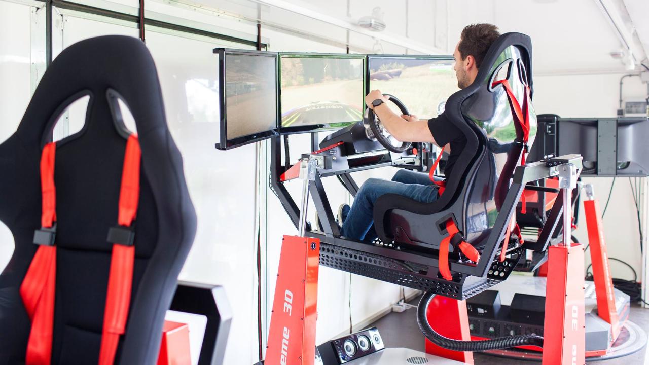 Koop vijf bewegende racesimulatoren - TopGear Nederland