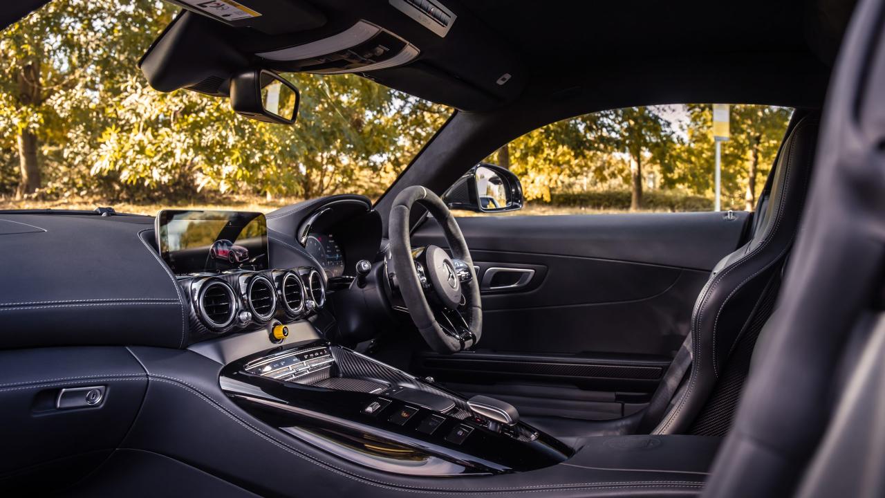 Mercedes SLS Black Series vs AMG GT R Pro - TopGear