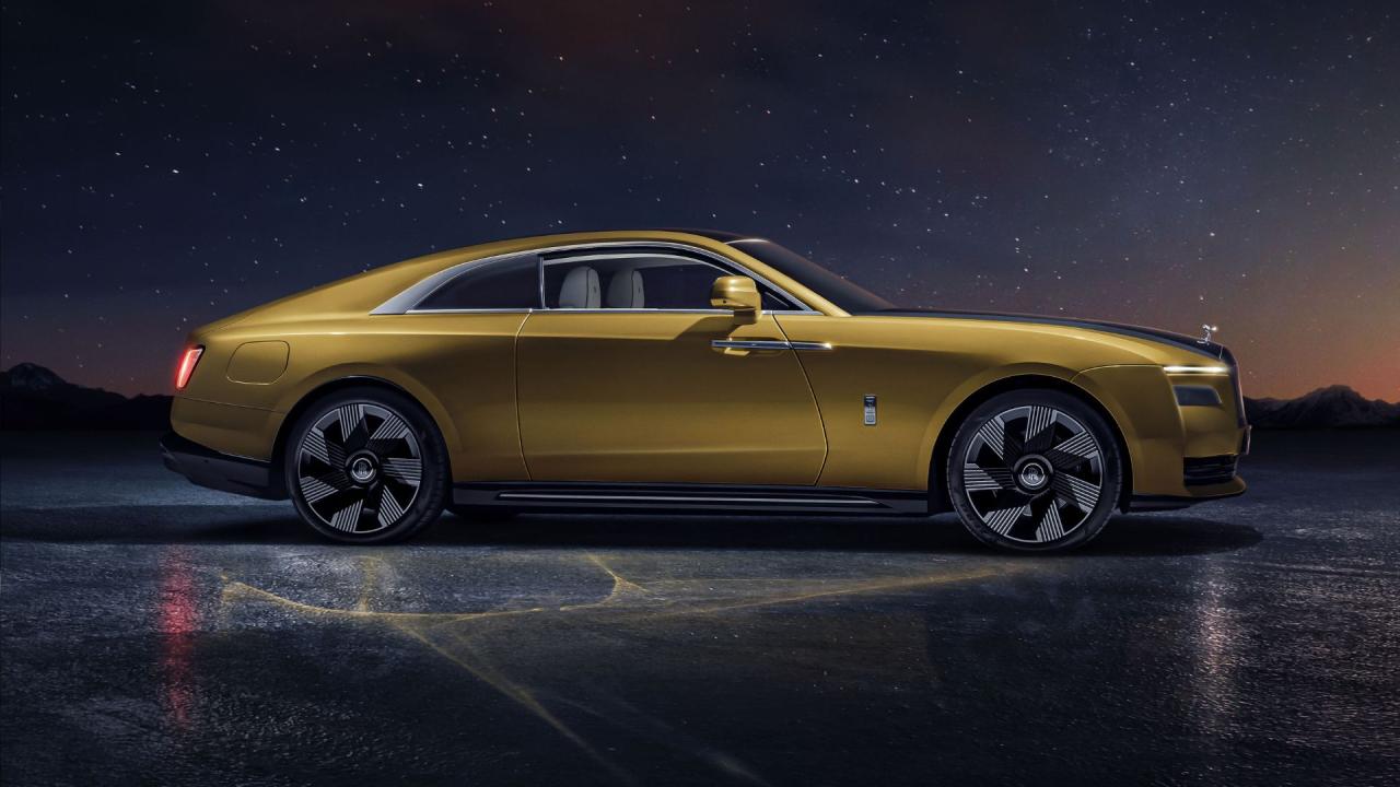 De Rolls-Royce Spectre is de eerste EV van RR (en komt verder dan de V12's)
