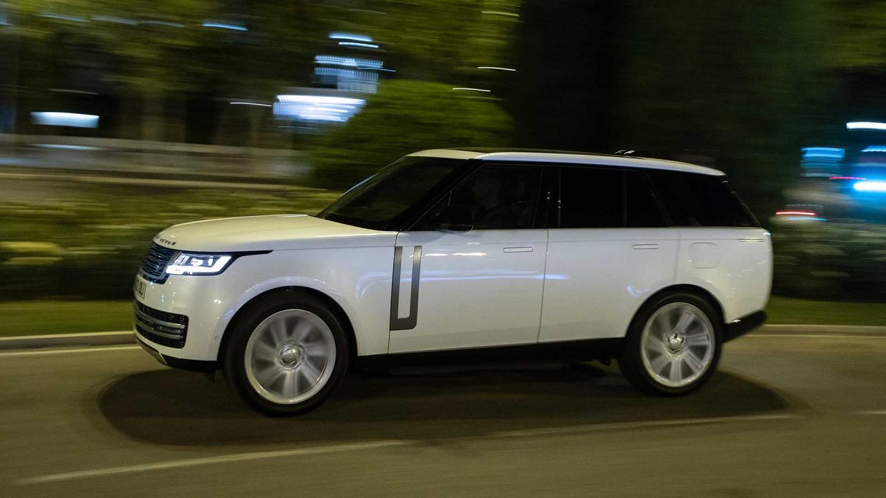 Land Rover Range Rover P440e AWD PHEV HSE review (2023)
