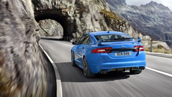 Jaguar XFR-S in vol ornaat (video) - TopGear