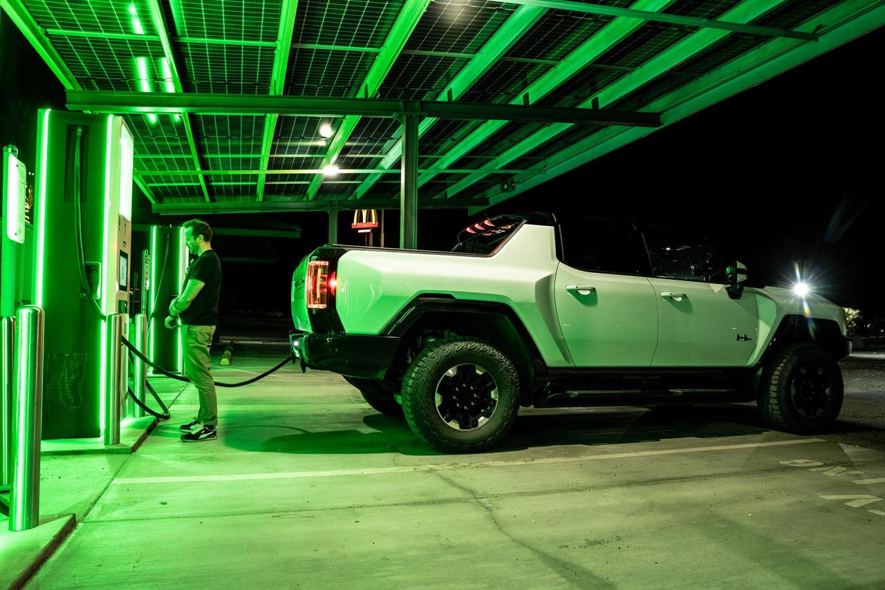 Waarom de GMC Hummer EV de meest overdadige EV van 2023 is - TG