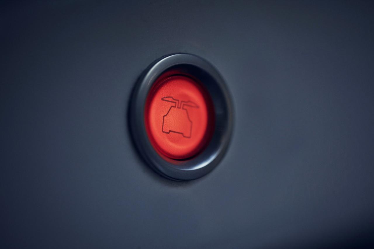 Rory Reid met de Tesla Model X in New York - TopGear