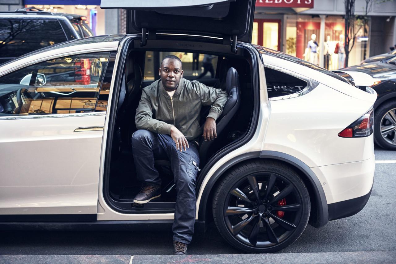 Rory Reid met de Tesla Model X in New York - TopGear